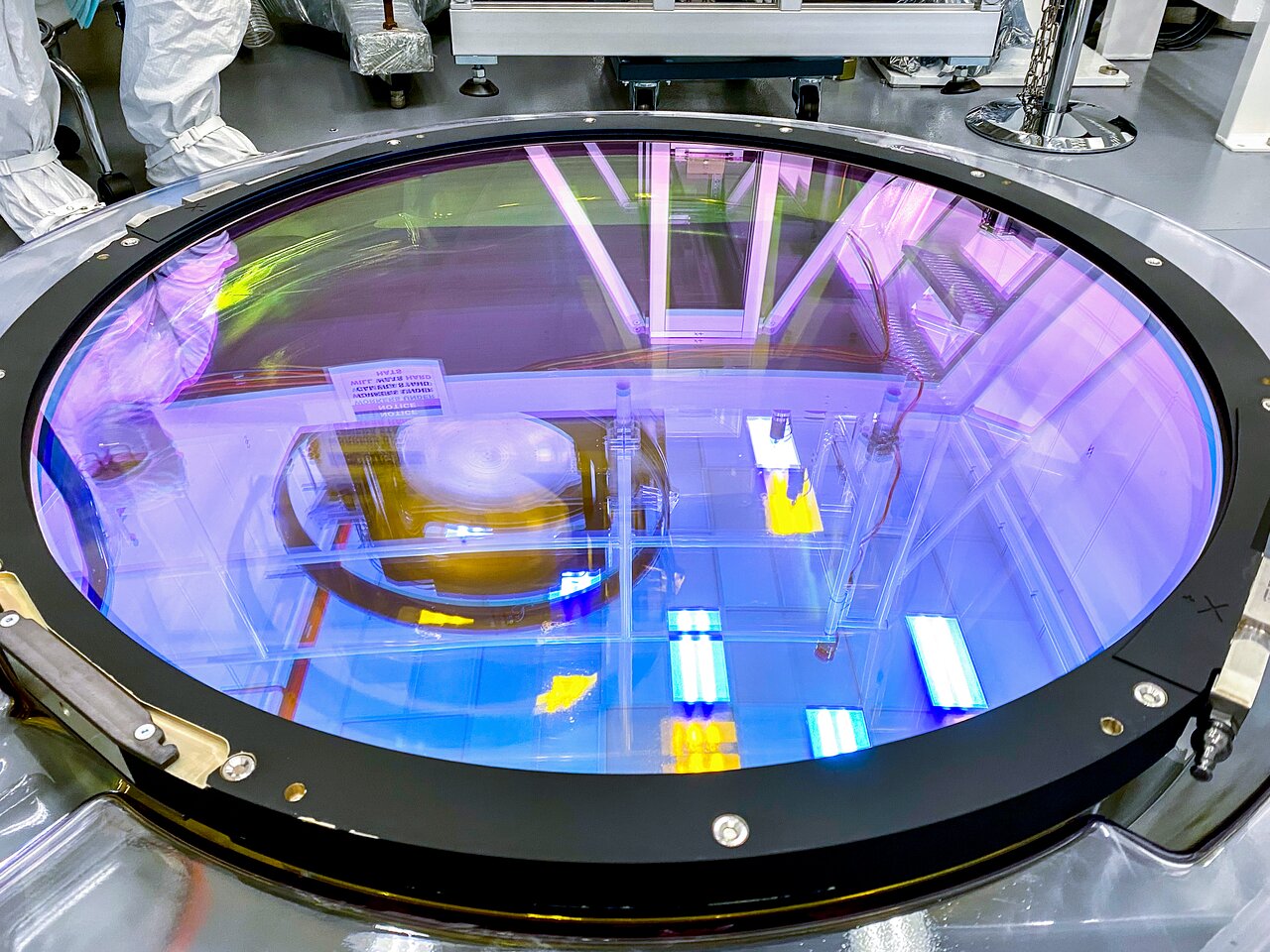 LSST r-band Filter | NOIRLab