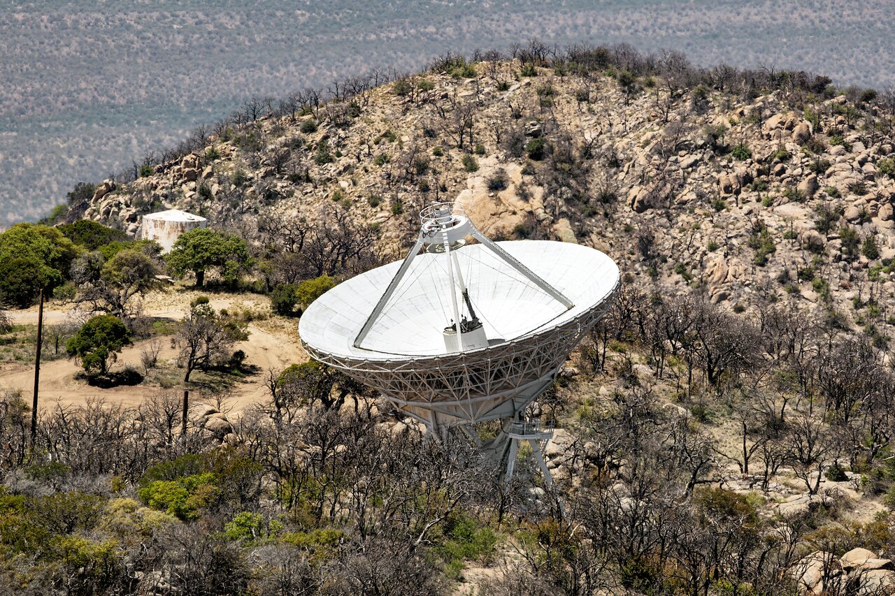 Very Long Baseline Array Dish at Kitt Peak | NOIRLab
