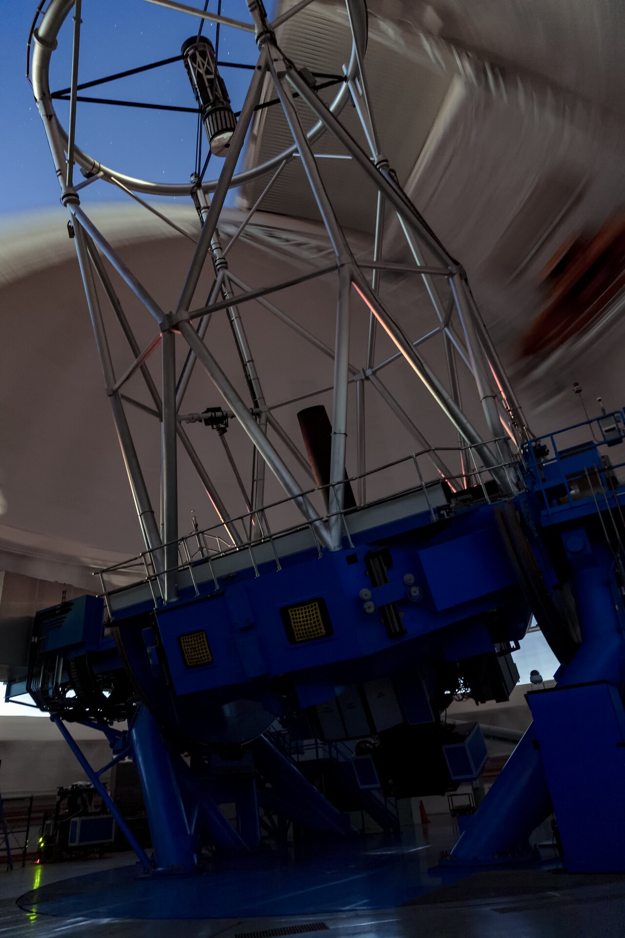 Gemini South in the Daytime | NOIRLab