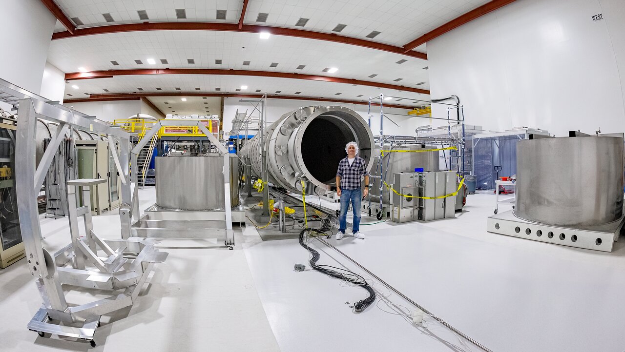 Interior of LIGO at Hanford, Washington | NOIRLab