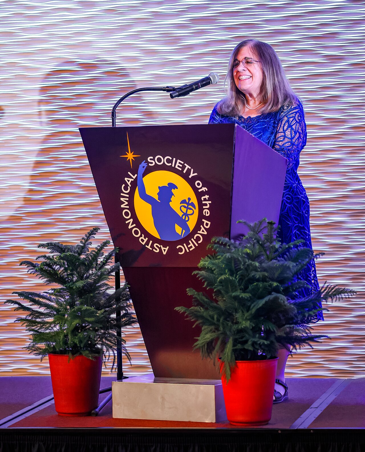 NSF NOIRLab’s Connie Walker Receives Andrew Fraknoi Supporters Award ...