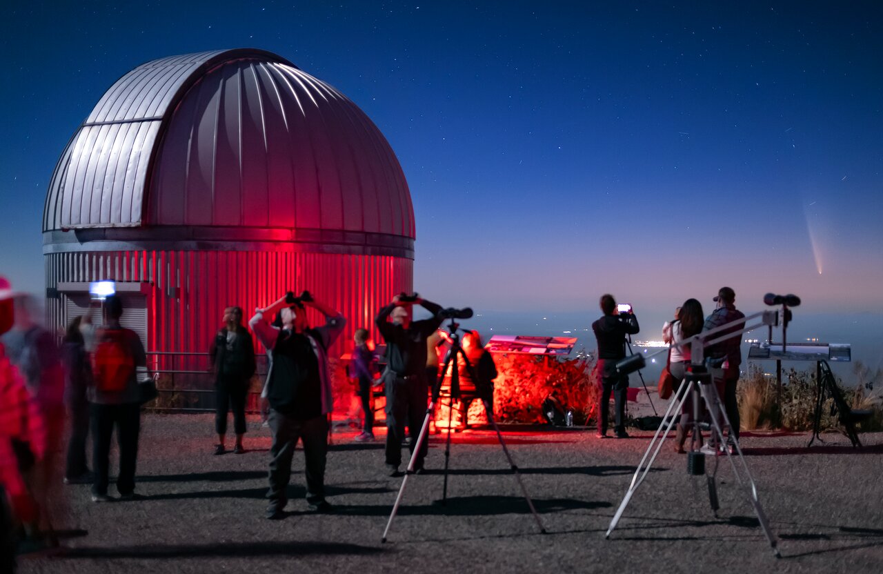 Comet C/2023 A3 (Tsuchinshan–ATLAS) Above Kitt Peak | NOIRLab